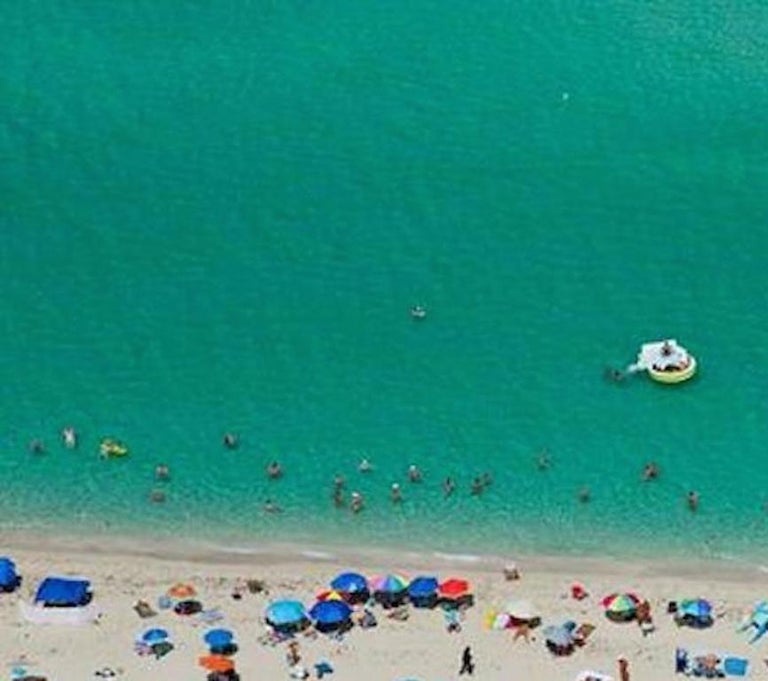 Jill Peters - Plage nue. Areal Landscape - Photographie couleur ...