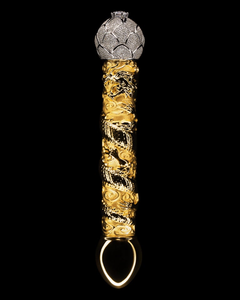 Long ''Goldener Drache'' 24K Gold und Diamant Olisbos-Skulptur im ...