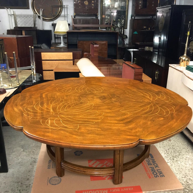 John Widdicomb Scalloped Edge Round Cocktail Table with Inlay at 1stDibs