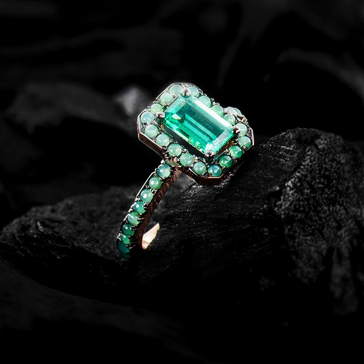 Joke Quick 18K Rose Gold 1, 5 Carat Emerald Entourage Ring at 1stDibs