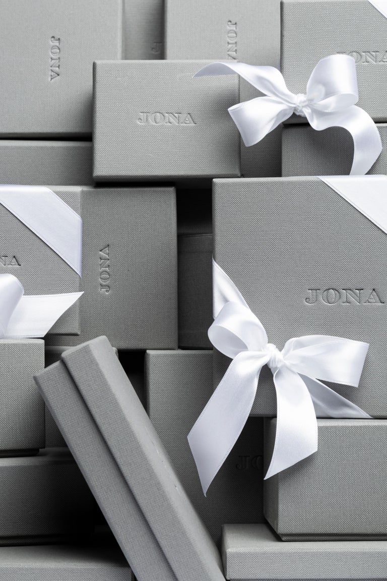 Jona Star White Diamond 18 Karat White Gold Star Earrings For Sale at 1stDibs