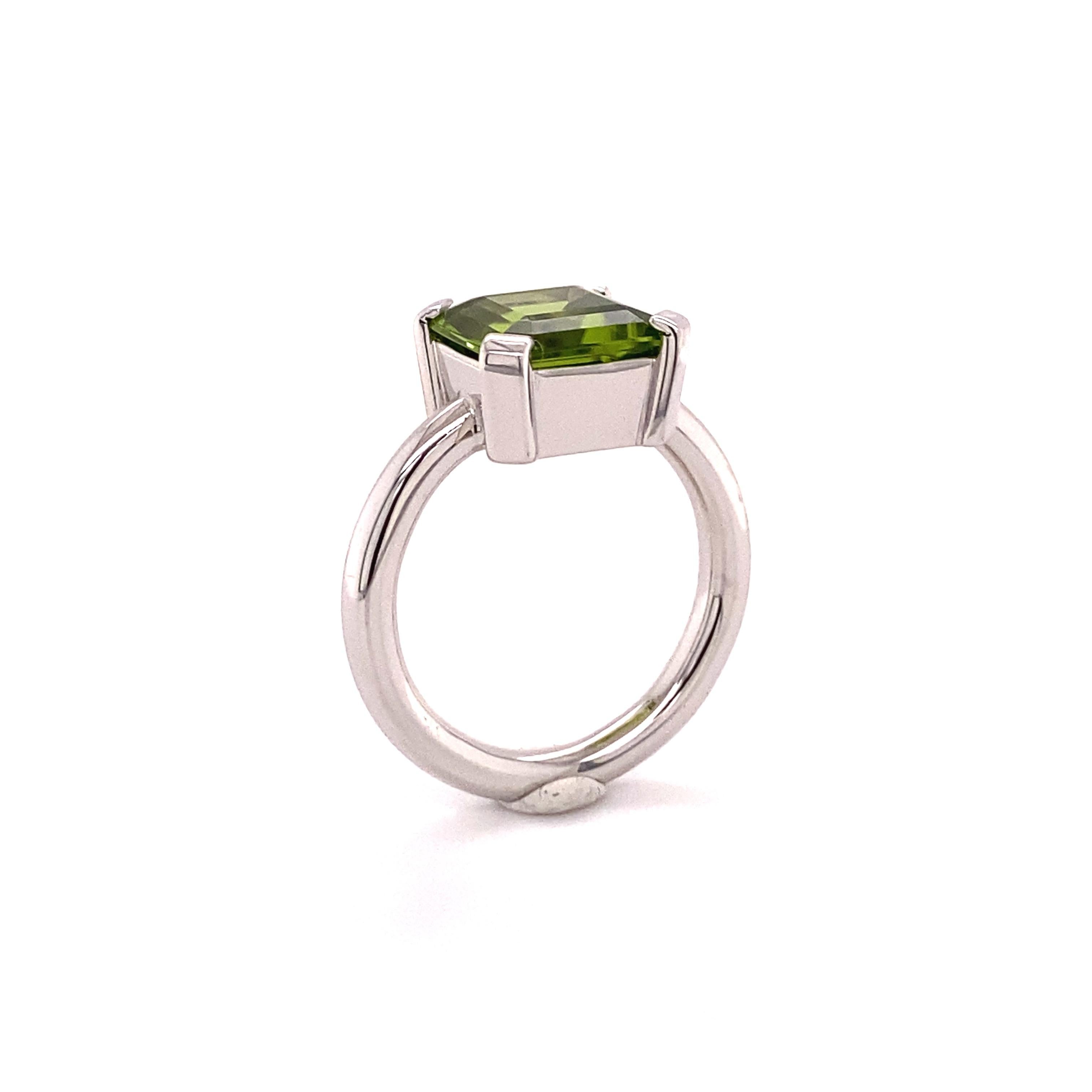 Juicy Green Peridot Set in White Gold 18 Karat For Sale at 1stDibs ...