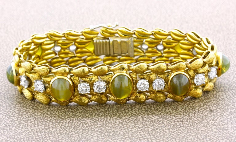 Julius Cohen Cats Eye Chrysoberyl Diamond Gold Bracelet For Sale at 1stDibs