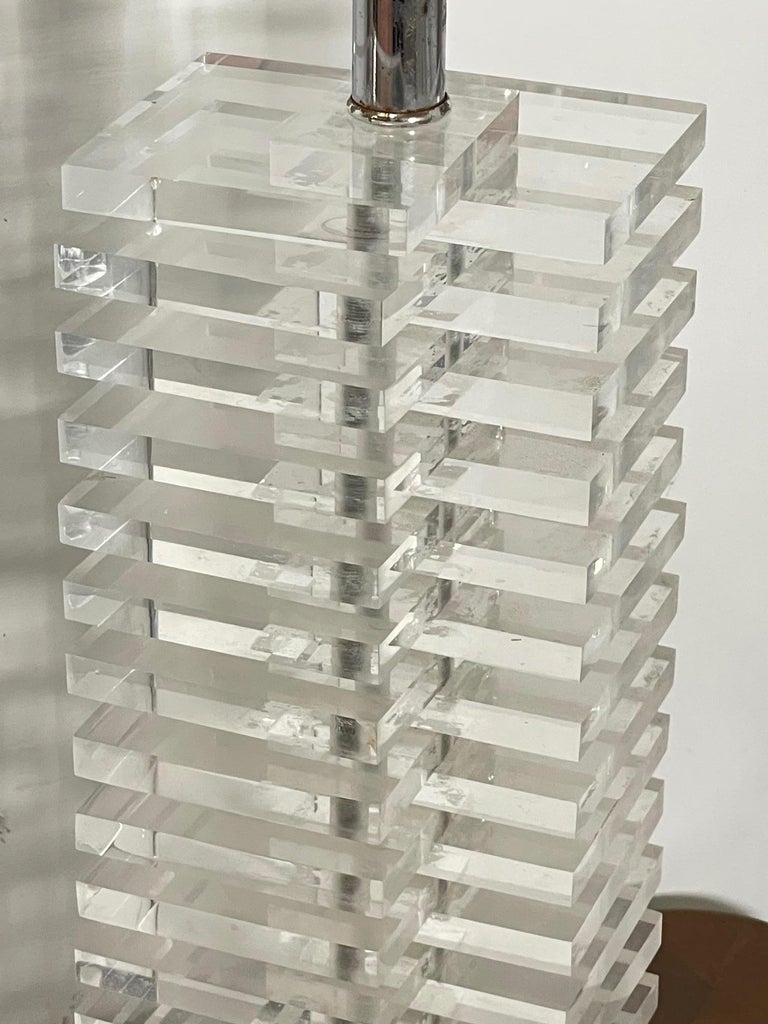 Karl Springer Style Modernist Stacked Lucite Table Lamp For Sale at 1stDibs