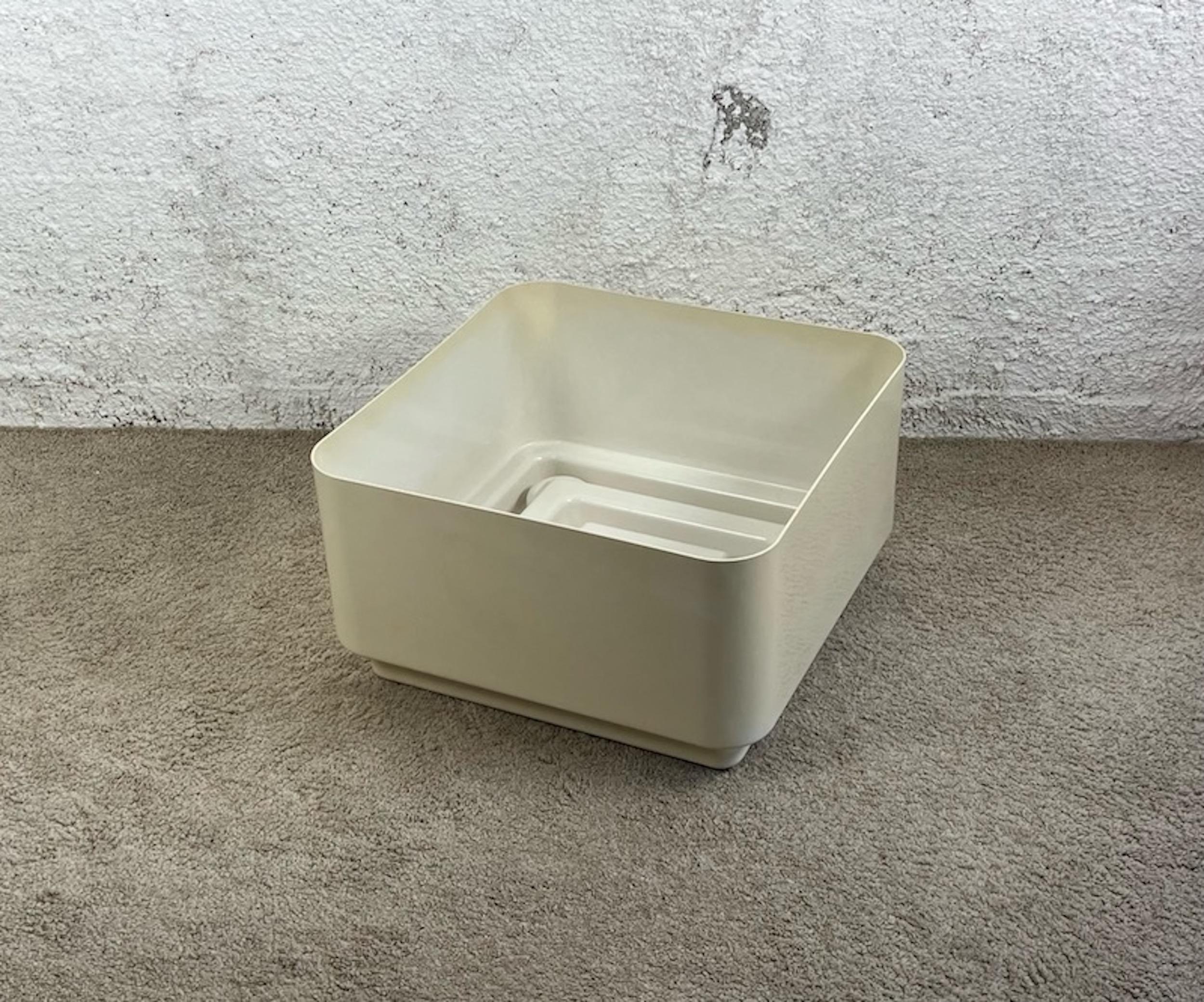 Kartell Planter Model 4686 by Anna Castelli Ferrieri, 1960s For Sale at ...