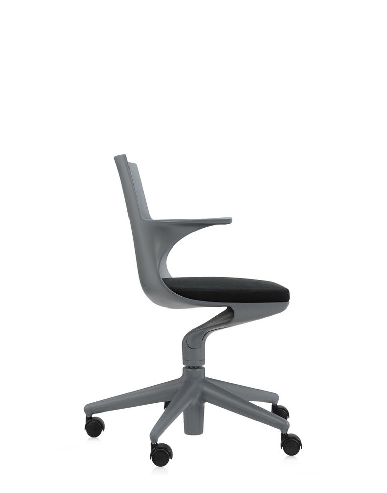 Kartell Spoon Chair in Grey and Black by Antonio Citterio and Toan ...