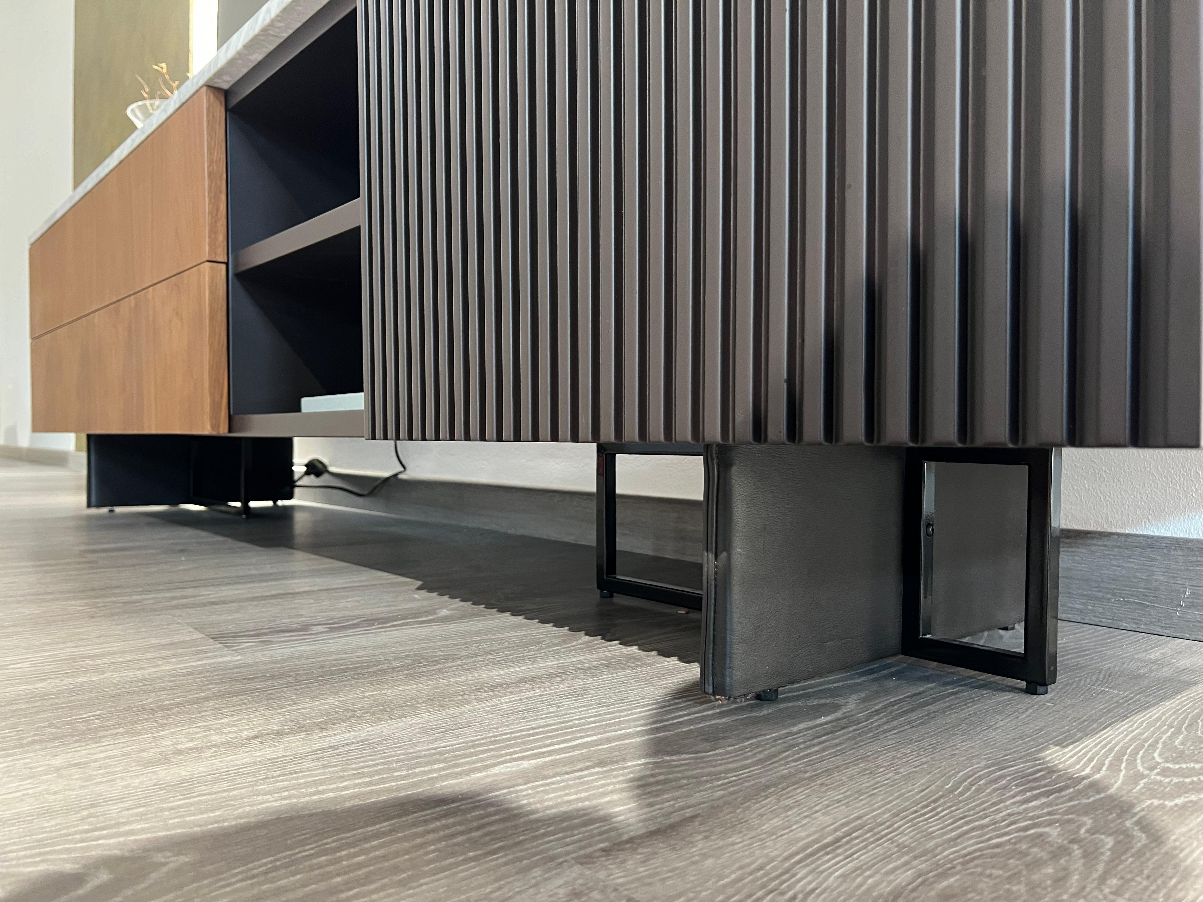 Kate Madia Living, struttura cassa laccata/anta fresata, top marmo For ...