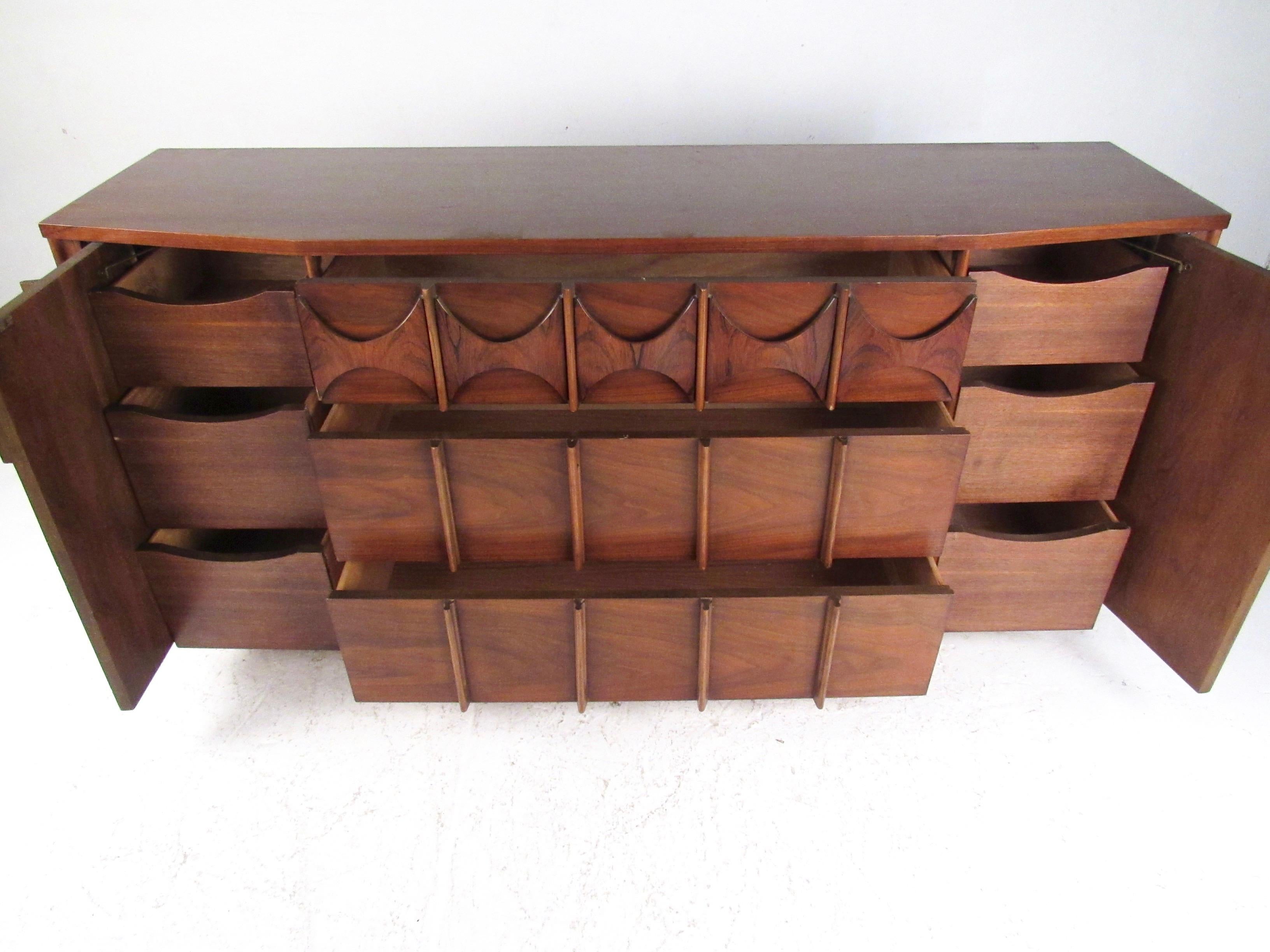 Kent Coffey Perspecta Dresser in Rosewood and Walnut For Sale at ...