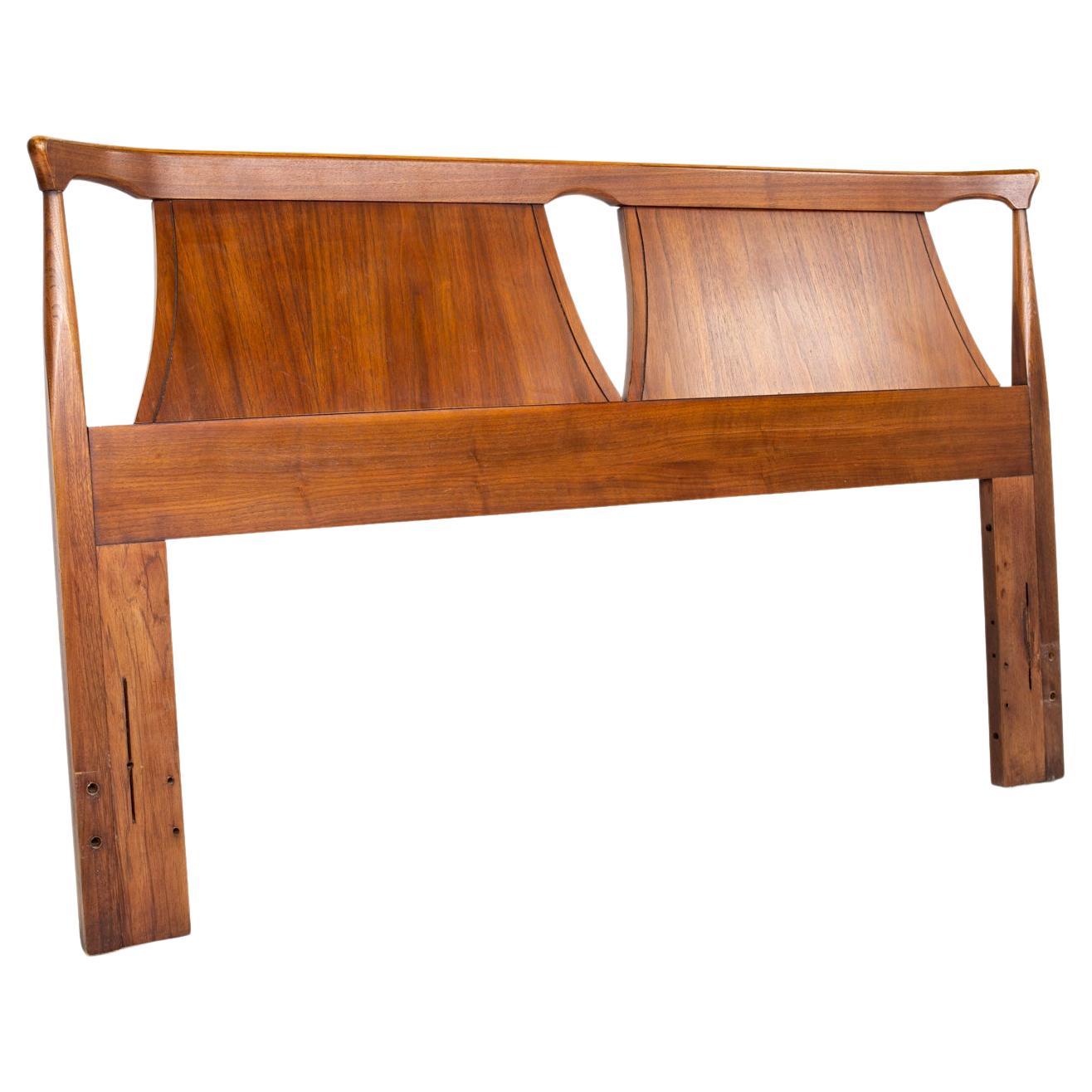 Vintage Kent Coffey Walnut and Elm "Perspecta" Nightstands For Sale at ...