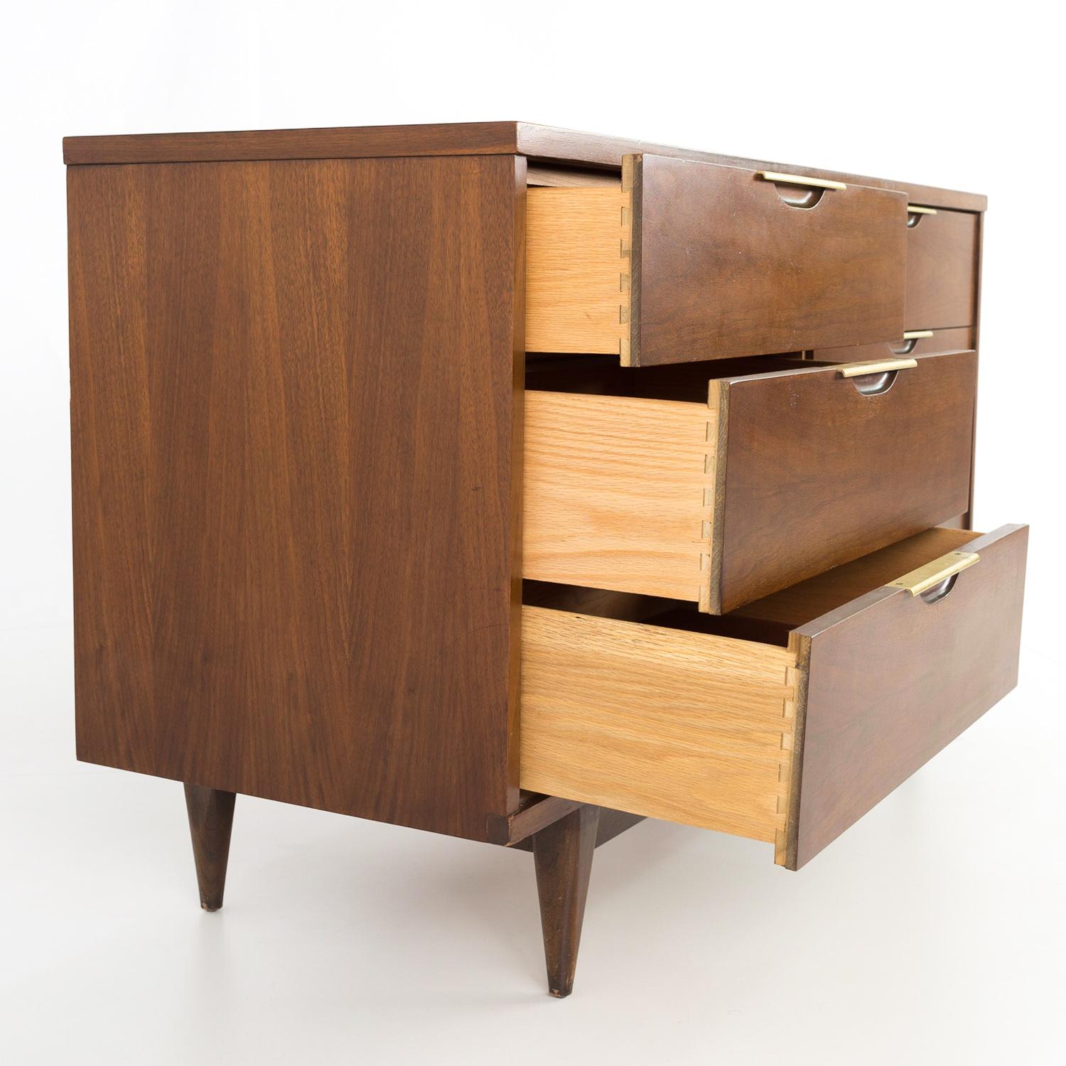 Kent Coffey Tableau Mid Century Walnut 6 Drawer Lowboy Dresser at ...