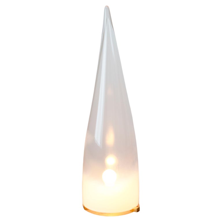 Kin Tischlampe von SkLO im Angebot bei 1stDibs