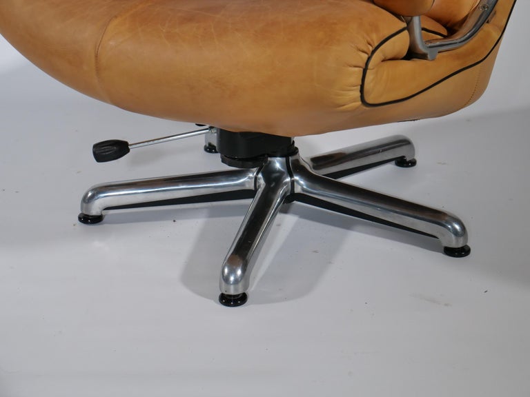 King Swivel Lounge Chair in Leather by André Vandenbeuck for Strässle ...