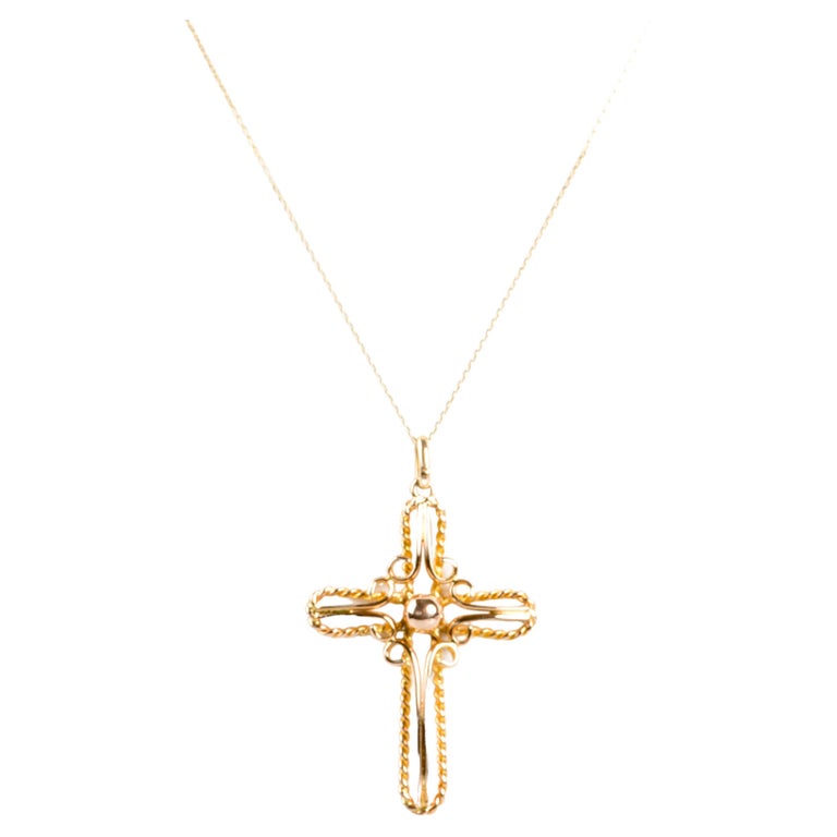 Knitted necklace with cross-shaped pendant in 18K yellow gold. For Sale ...