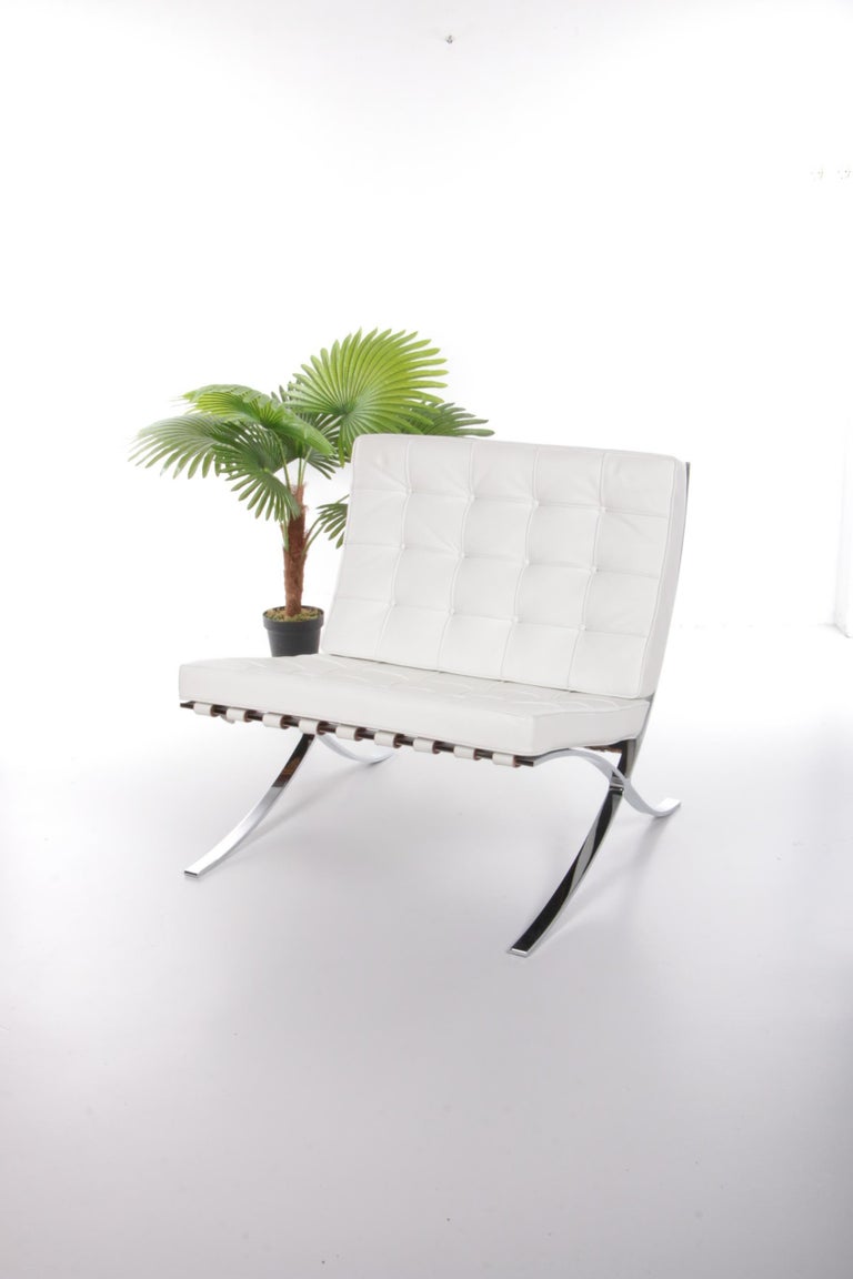 Fauteuil Knoll Modèle Barcelona conçu par Mies van der Rohe sur 1stDibs