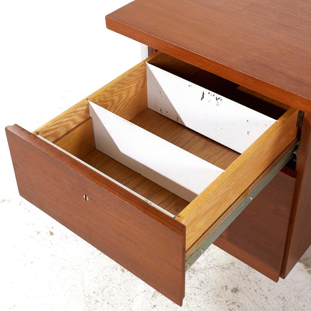 Knoll Mid Century Walnut and Chrome Executive Desk For Sale at 1stDibs