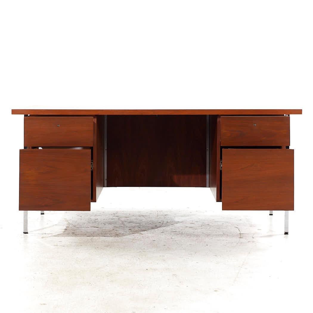 Knoll Mid Century Walnut and Chrome Executive Desk For Sale at 1stDibs