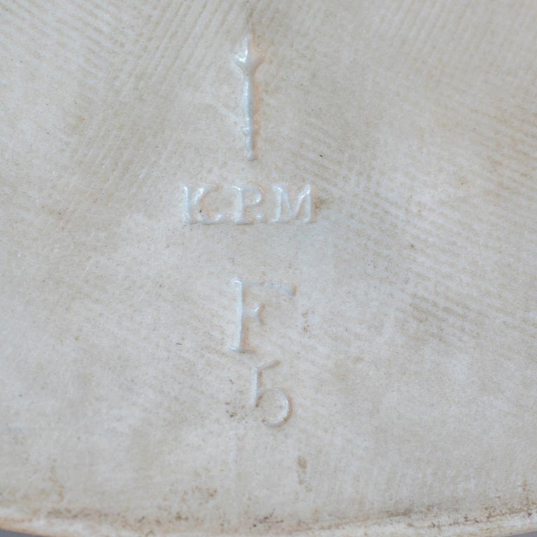 Königliche Porzellan-Manufaktur (KPM) - KPM Oval Plaque depicting a ...