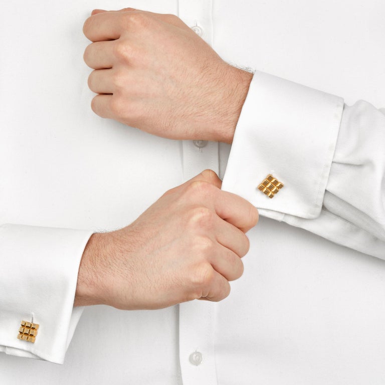 Kutchinsky 18 Karat Yellow Gold Vintage Square Grooved Cufflinks at 1stDibs