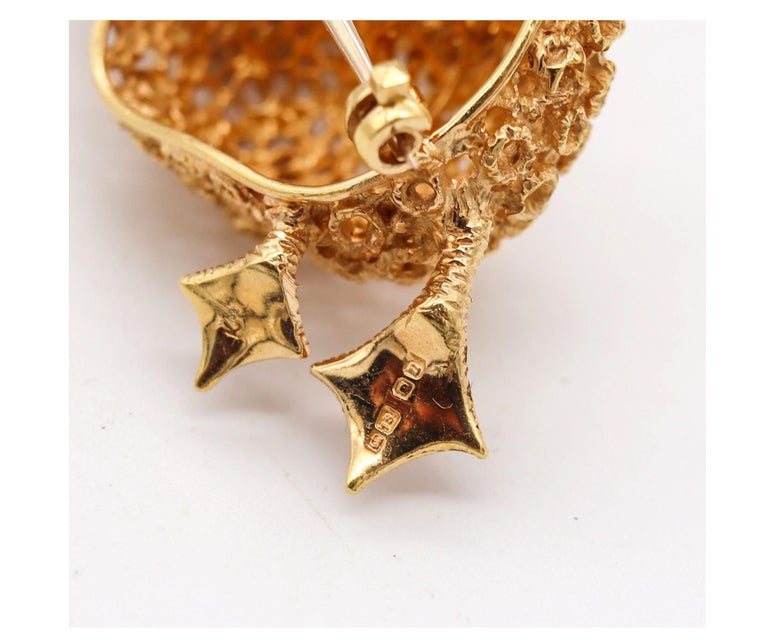 Kutchinsky 1968 London Enamelled Happy Duck Brooch in Solid 18Kt Yellow ...