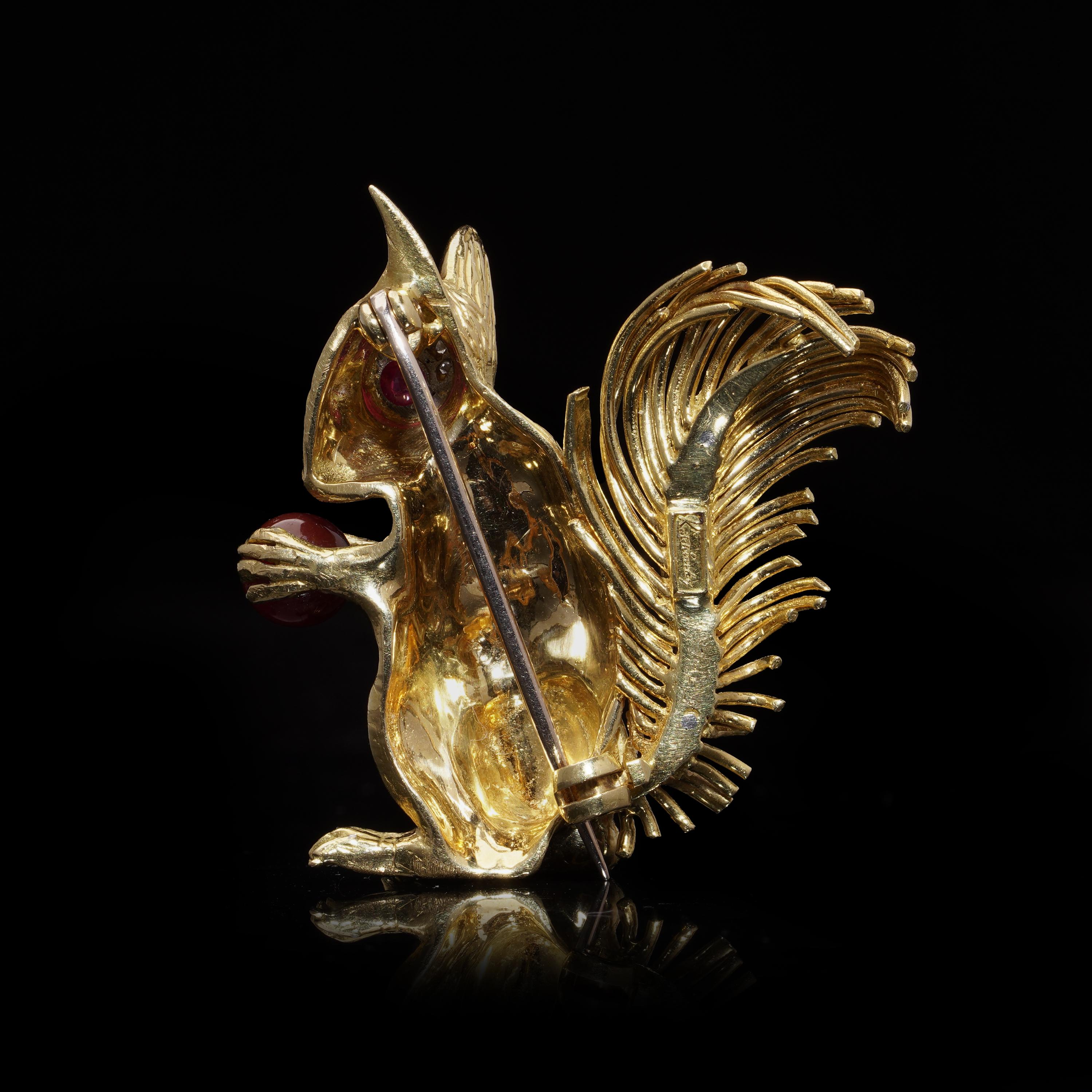 Kutchinsky Squirrel Brooch in 18kt Gold, London, 1971 For Sale at 1stDibs