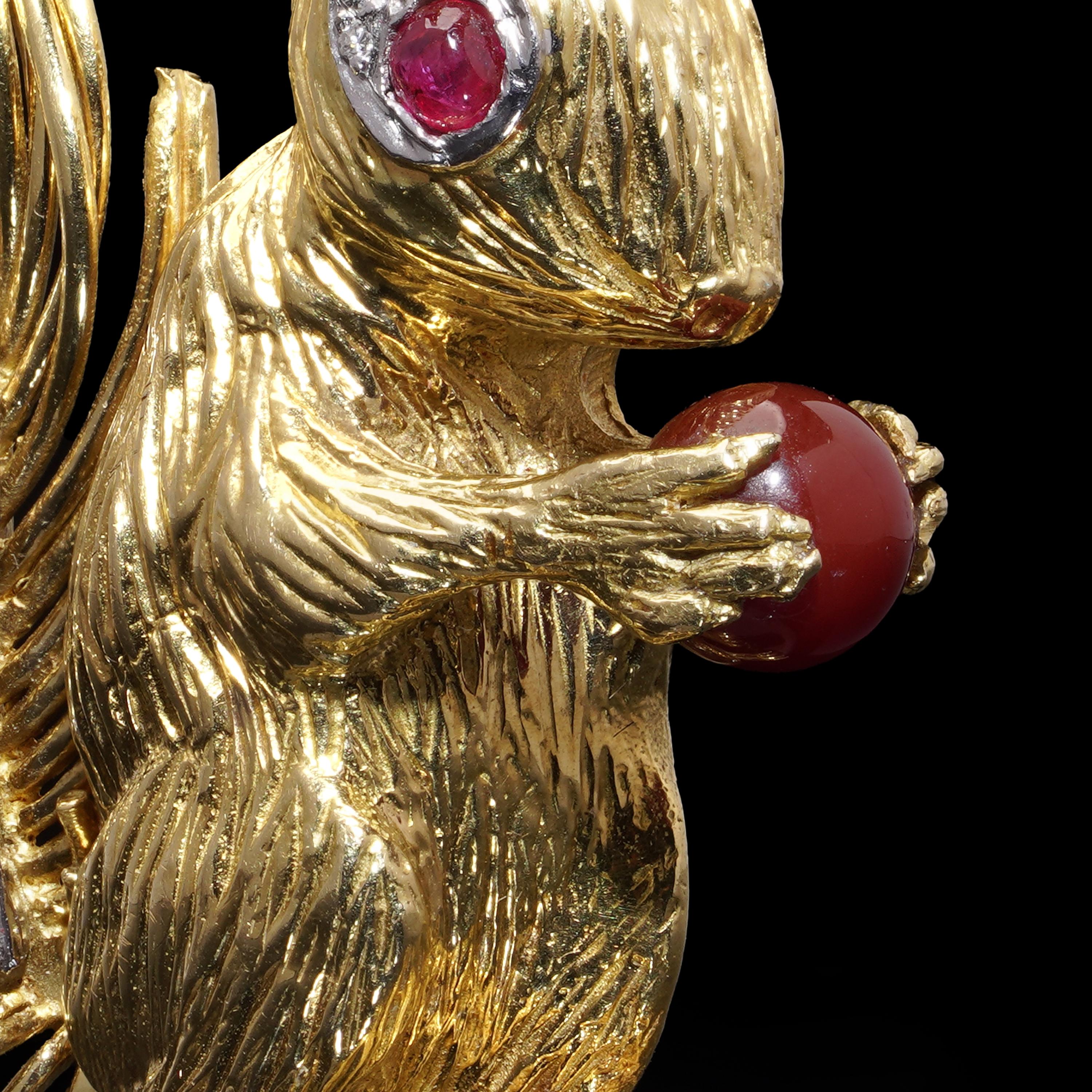 Kutchinsky Squirrel Brooch in 18kt Gold, London, 1971 For Sale at 1stDibs