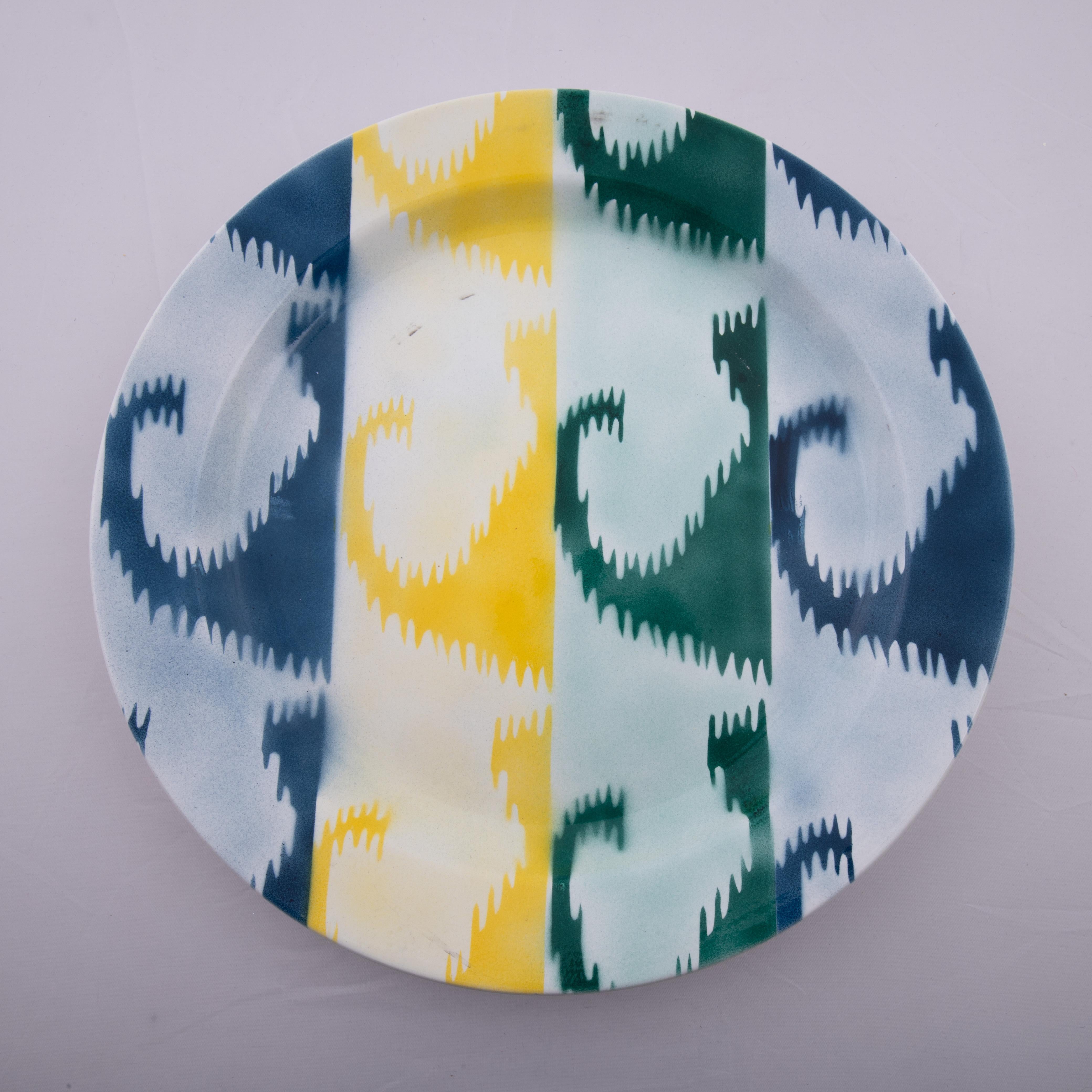 Kuznetsov Ceramic Plate, Russia, Early 20th Century For Sale at 1stDibs