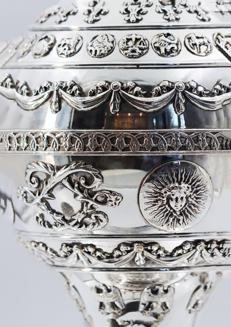 La Montgolfiere Table Centre, Caviar Display For Sale at 1stDibs