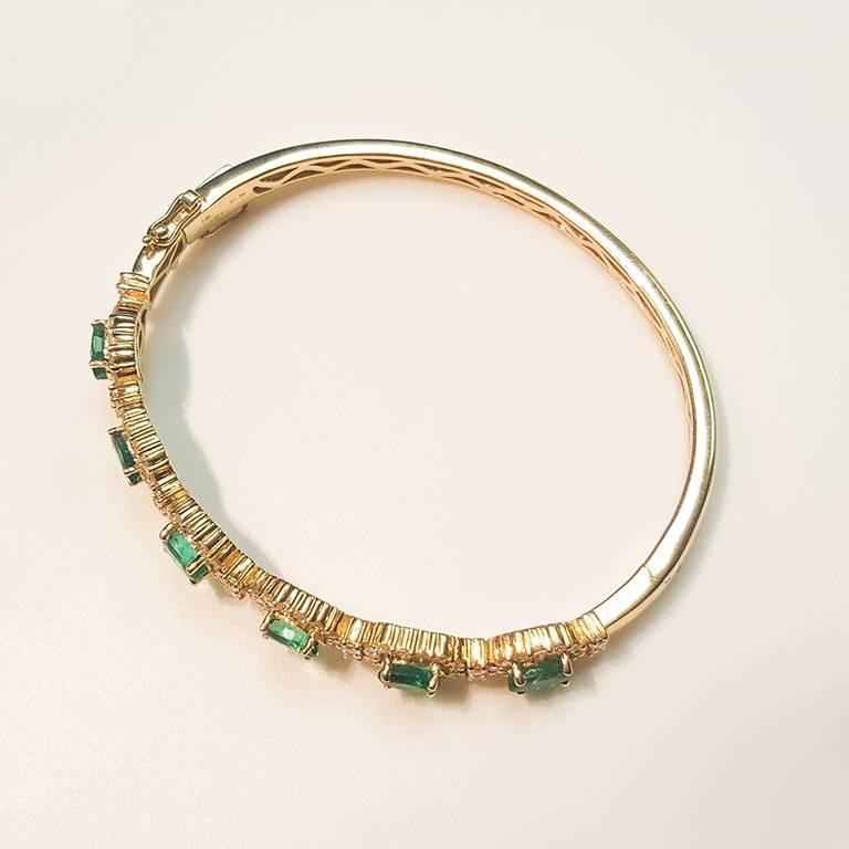 Ladies 14 Karat Yellow Gold Emerald and Diamond Bangle For Sale at 1stDibs