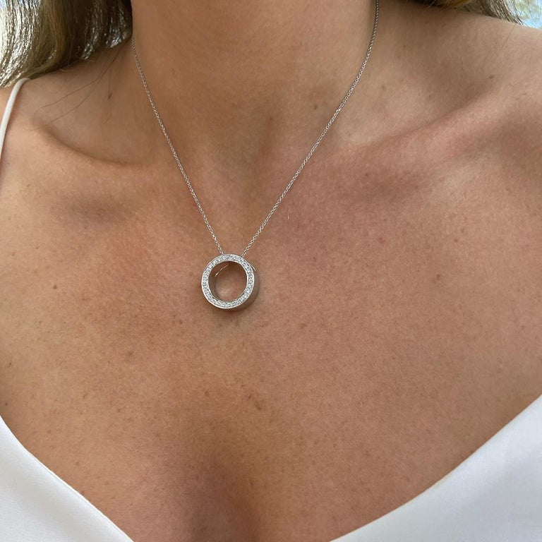 Ladies 18K White Gold Circle Diamond Necklace For Sale at 1stDibs