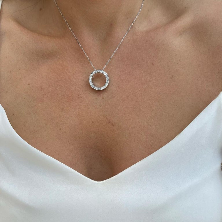 Ladies 18K White Gold Circle Diamond Necklace For Sale at 1stDibs
