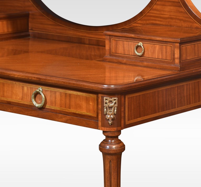 Ladies Dressing Table For Sale at 1stDibs
