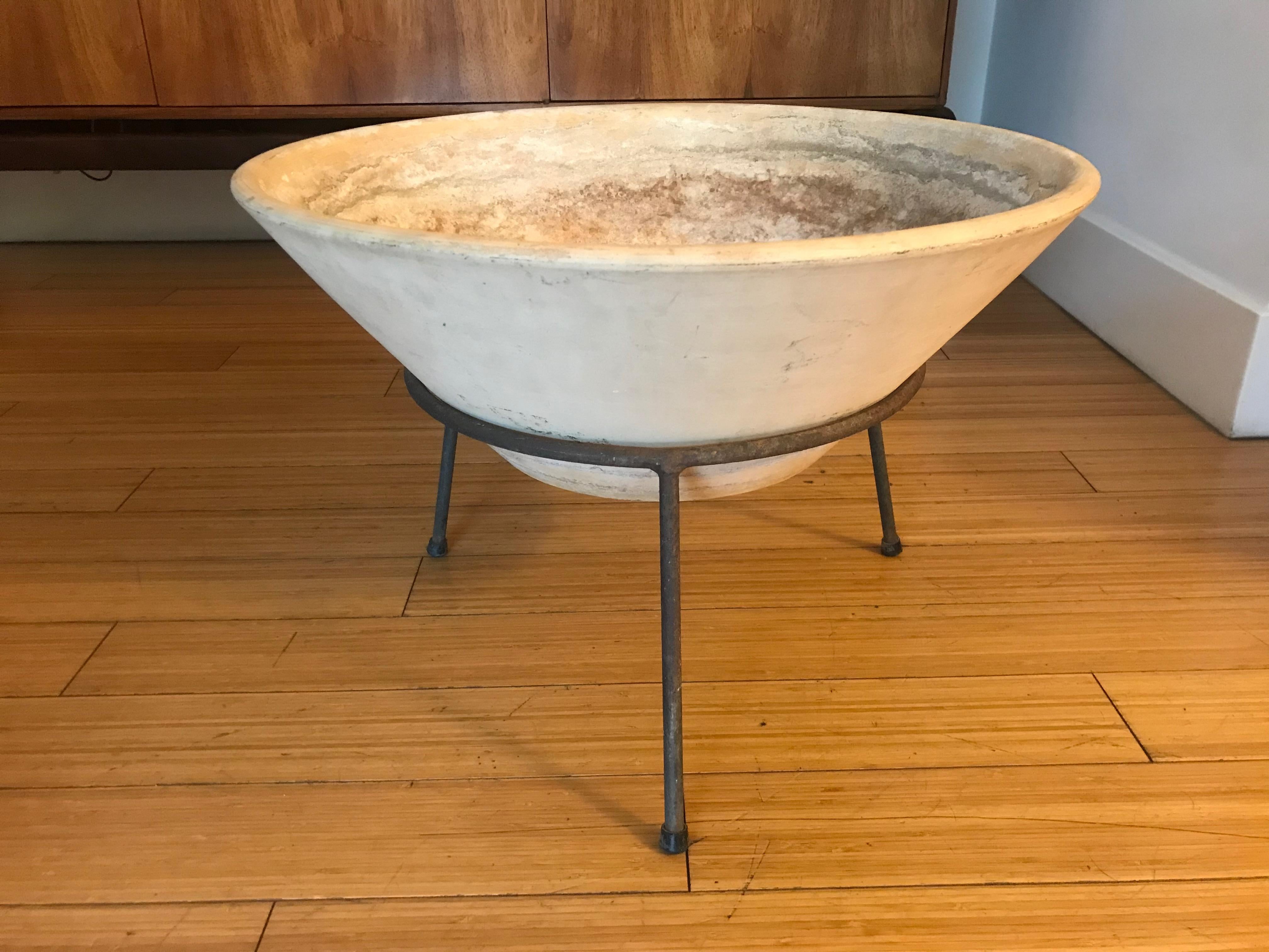 Lagardo Tackett Architectural Pottery Planter on Tripod Iron Base ...