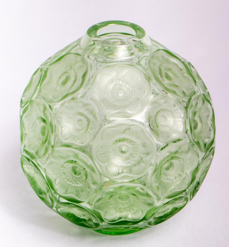 Lalique France Anémones Vase in Light Green Green Crystal as New in Box ...