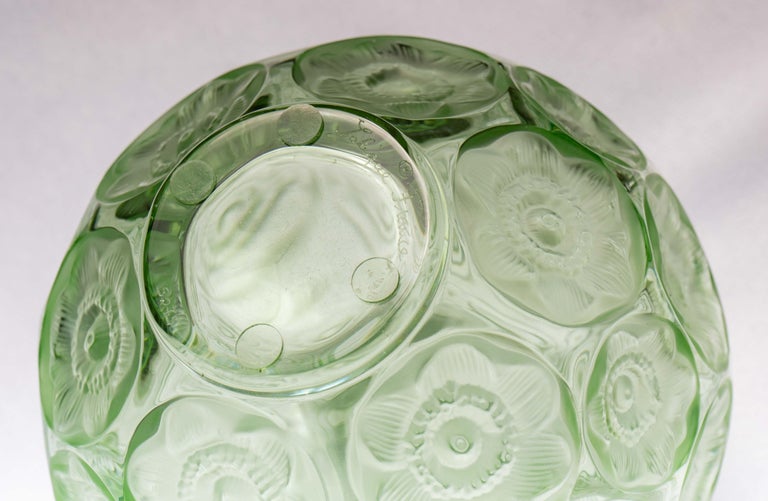Lalique France Anémones Vase in Light Green Green Crystal as New in Box ...
