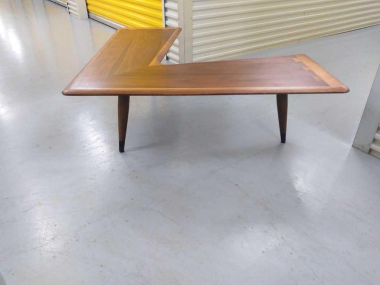 Lane Acclaim Mid Century Walnut Dove Tail Boomerang Coffee Table by Andre Bus For Sale at 1stDibs