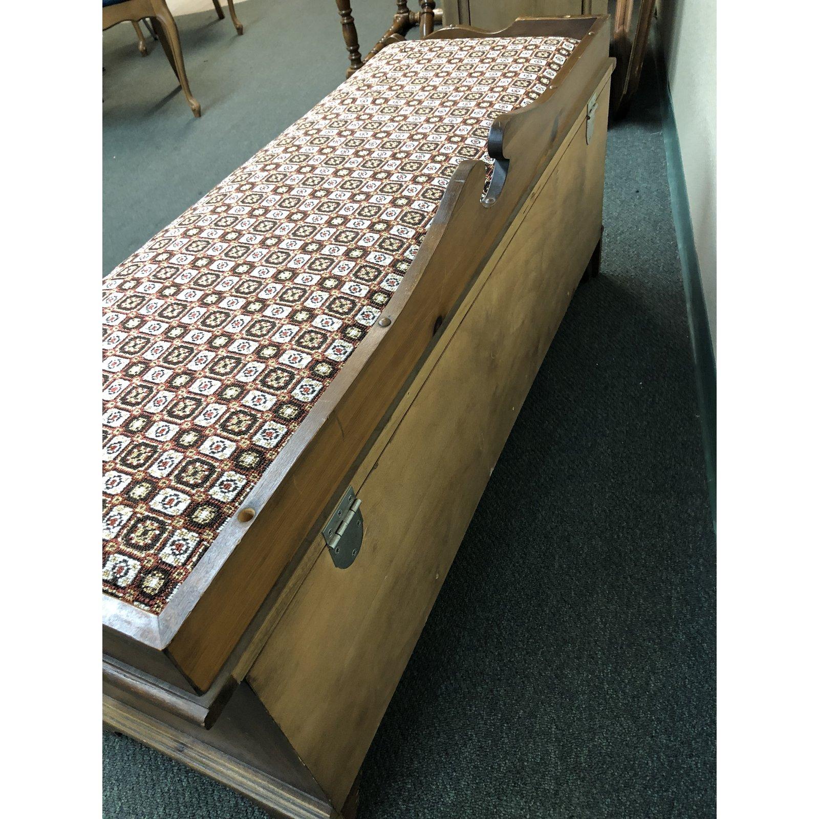 Lane Furniture Vintage Hope Bench For Sale at 1stDibs