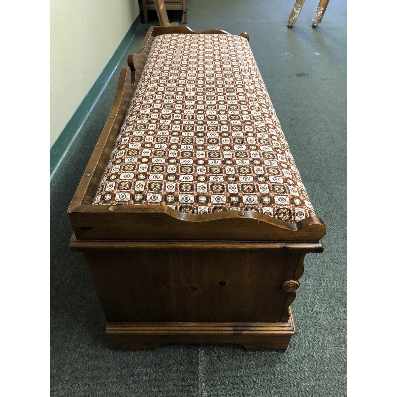 Lane Furniture Vintage Hope Bench For Sale at 1stDibs