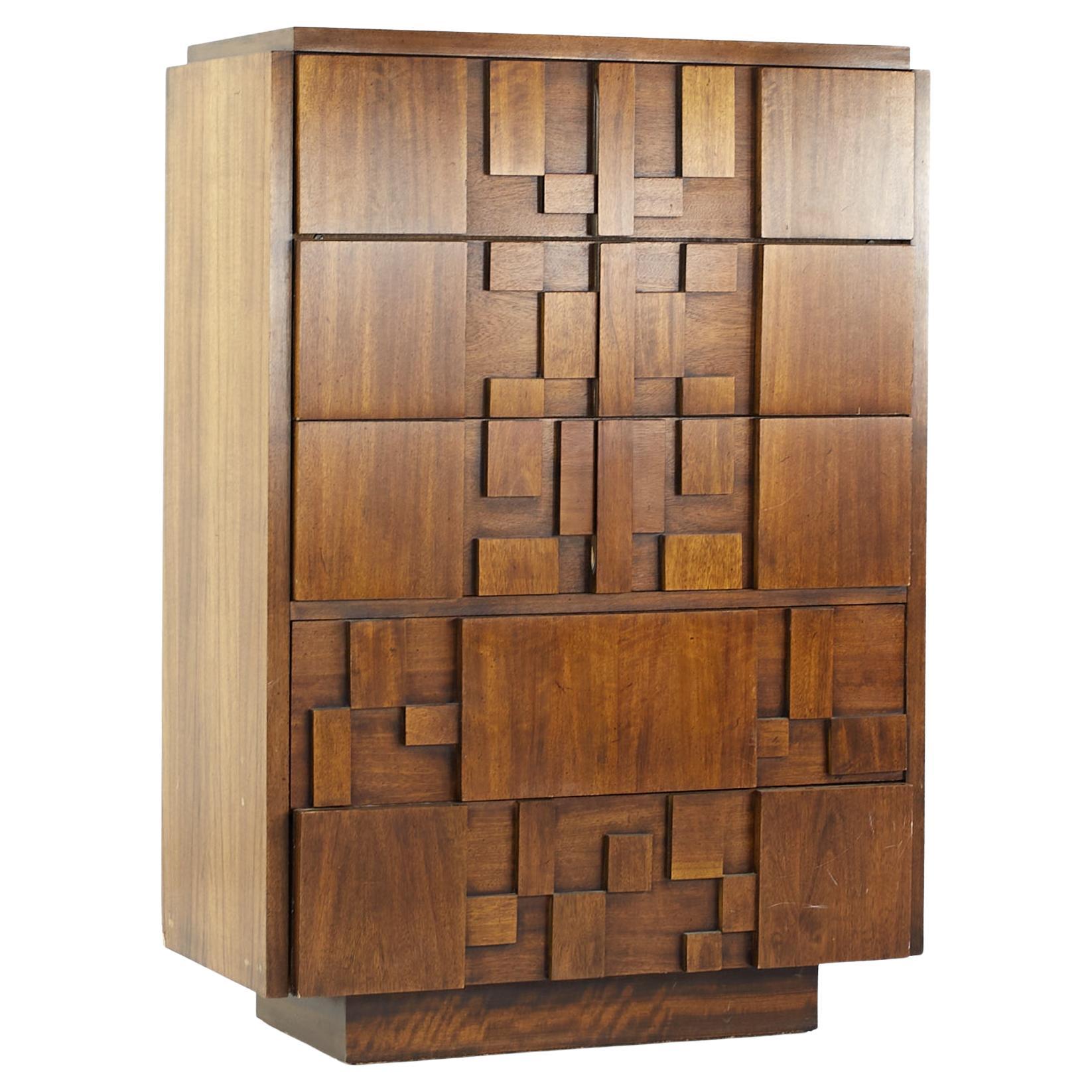 Lane Staccato Brutalist Mid Century Nussbaum Highboy Kommode im Angebot ...