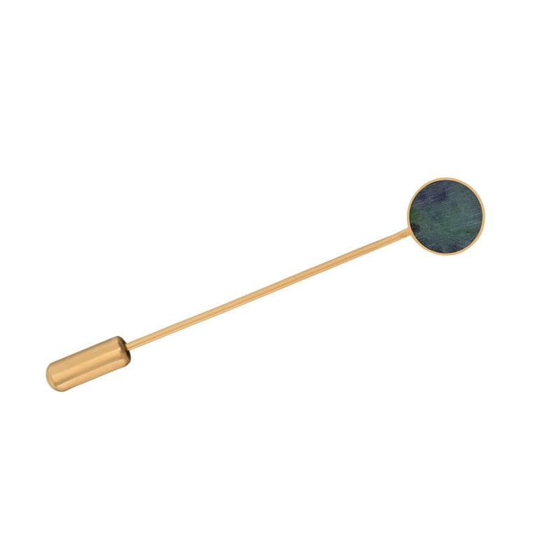 Lapel pin with green stone nephrite gold For Sale at 1stDibs