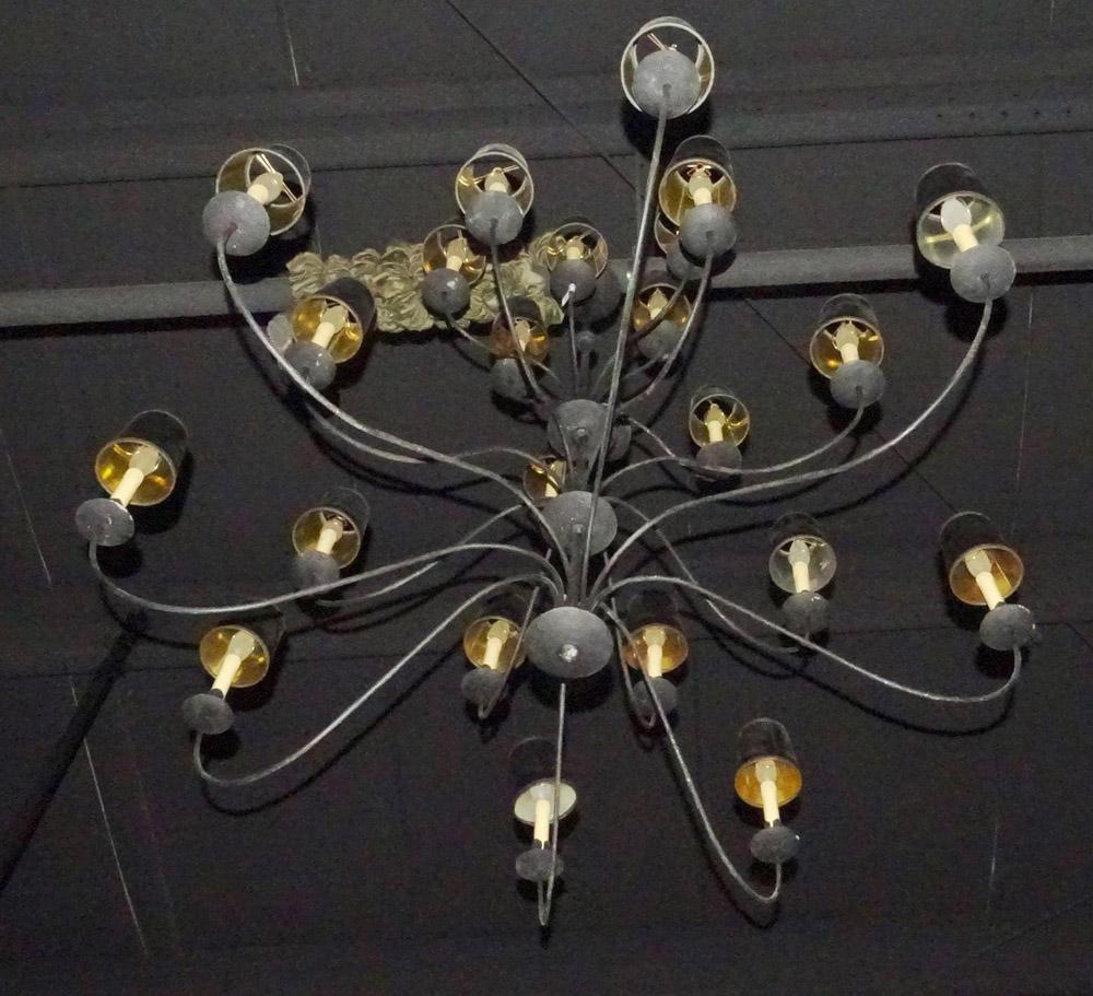 Large 16 Arm Colonial Williamsburg Style Chandelier at 1stDibs ...