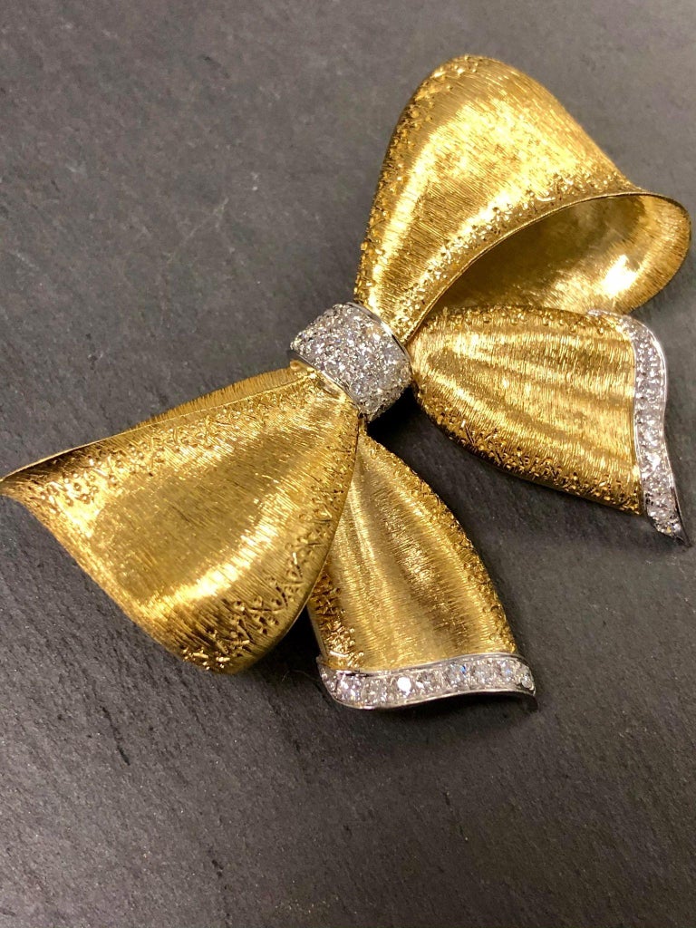 Large 18K Textured Diamond Bow Brooch For Sale at 1stDibs
