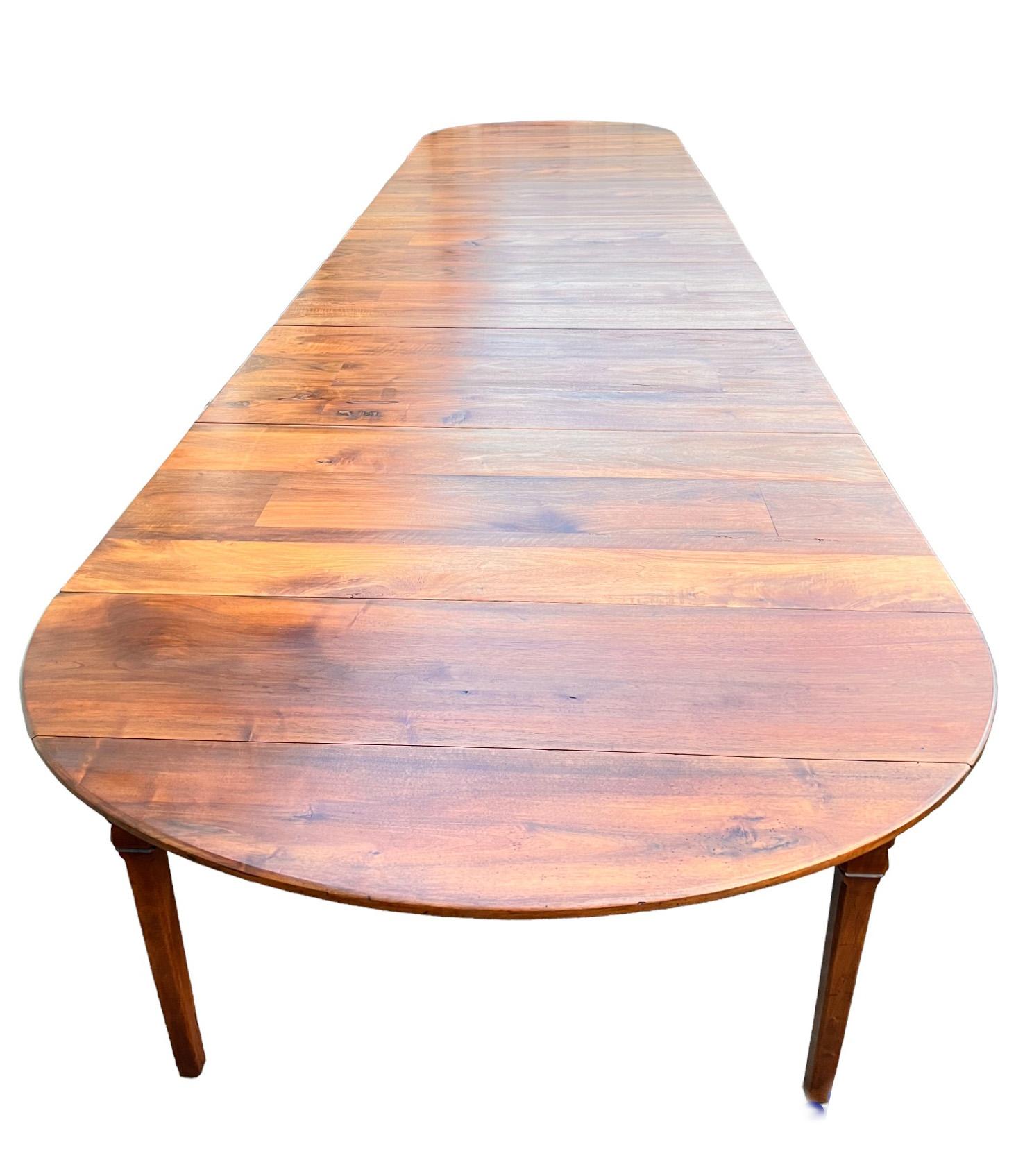 Large 18th Century Banquet Table in Walnut 222 inches For Sale at 1stDibs
