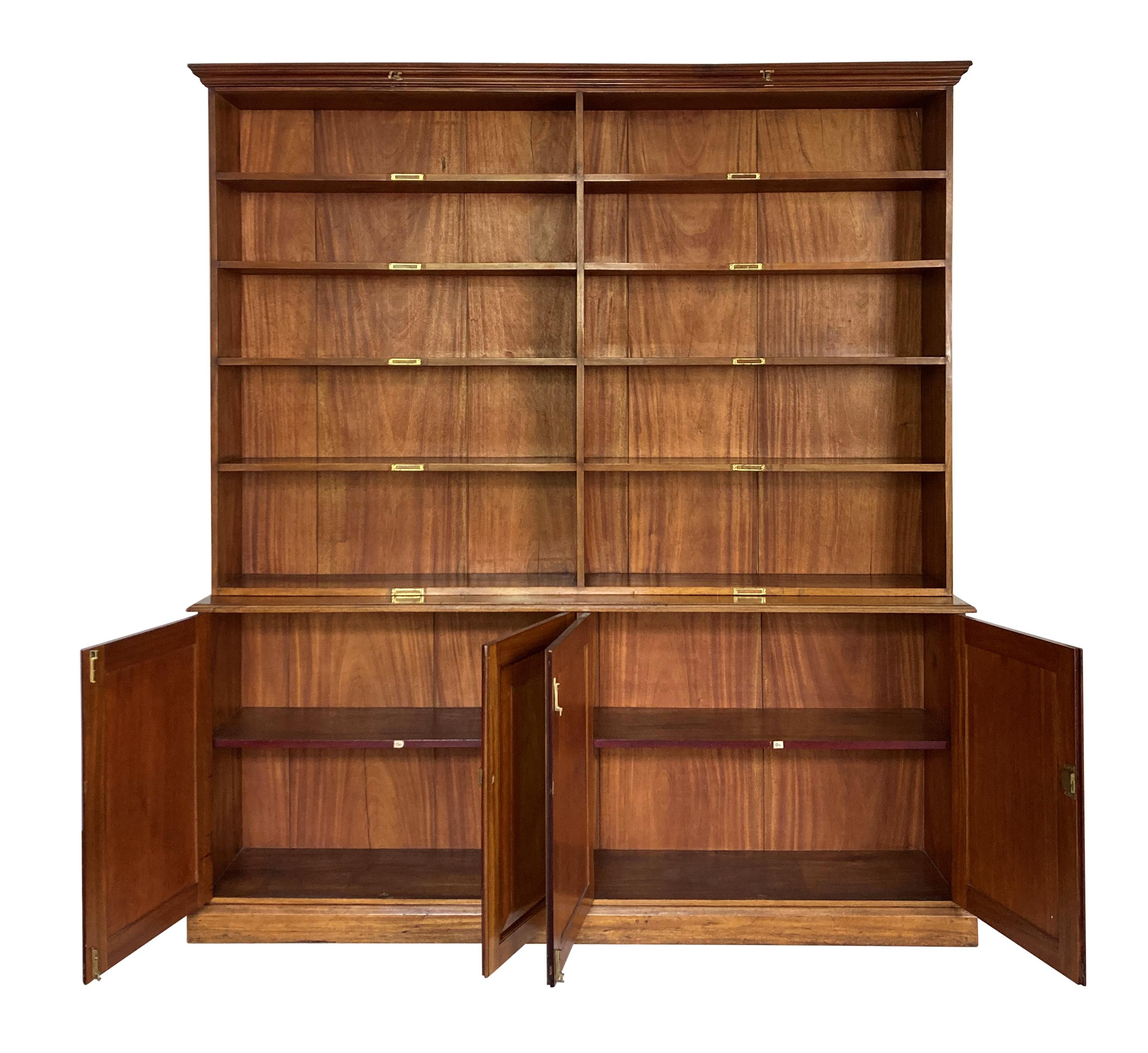 Large 19th Century English Library Bookcase For Sale at 1stDibs