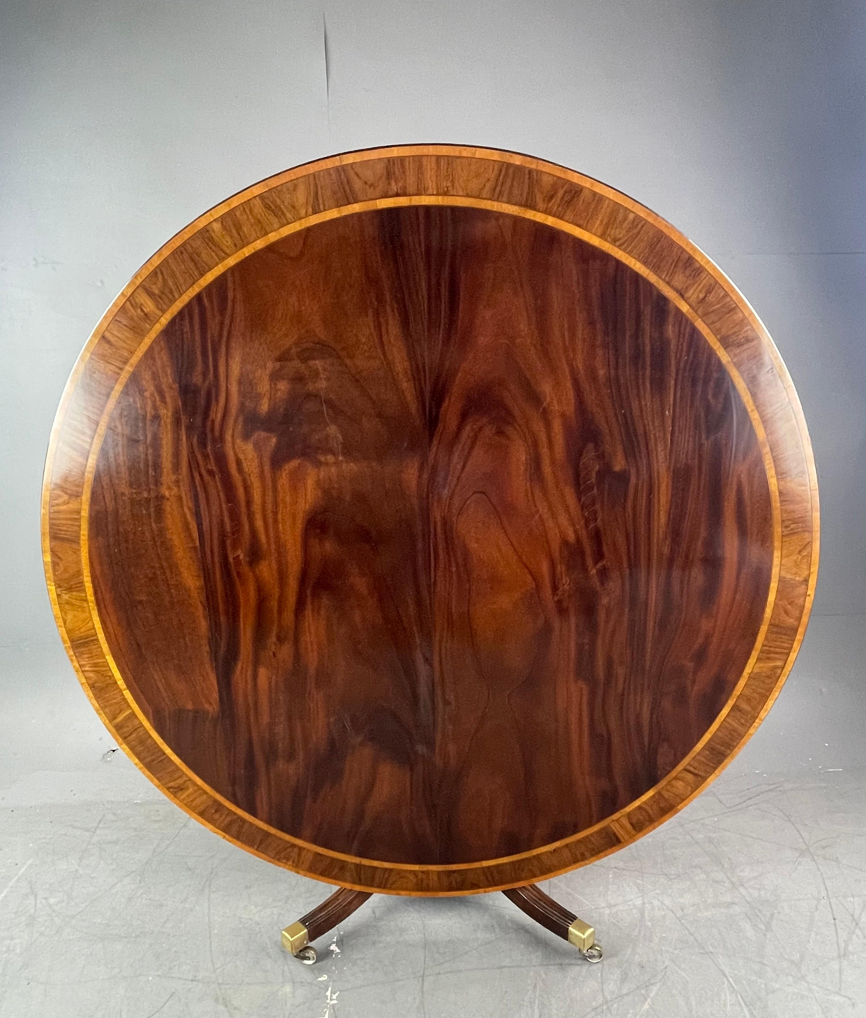 Large 19th century Regency round dining table For Sale at 1stDibs