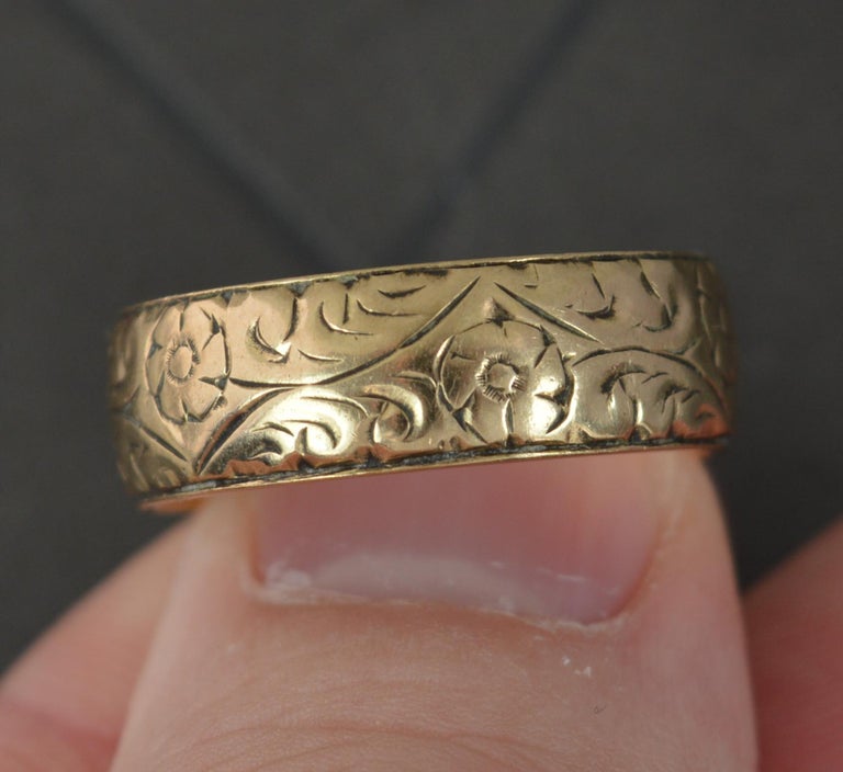 Large 9 Carat Gold Floral Engraved Band For Sale at 1stDibs
