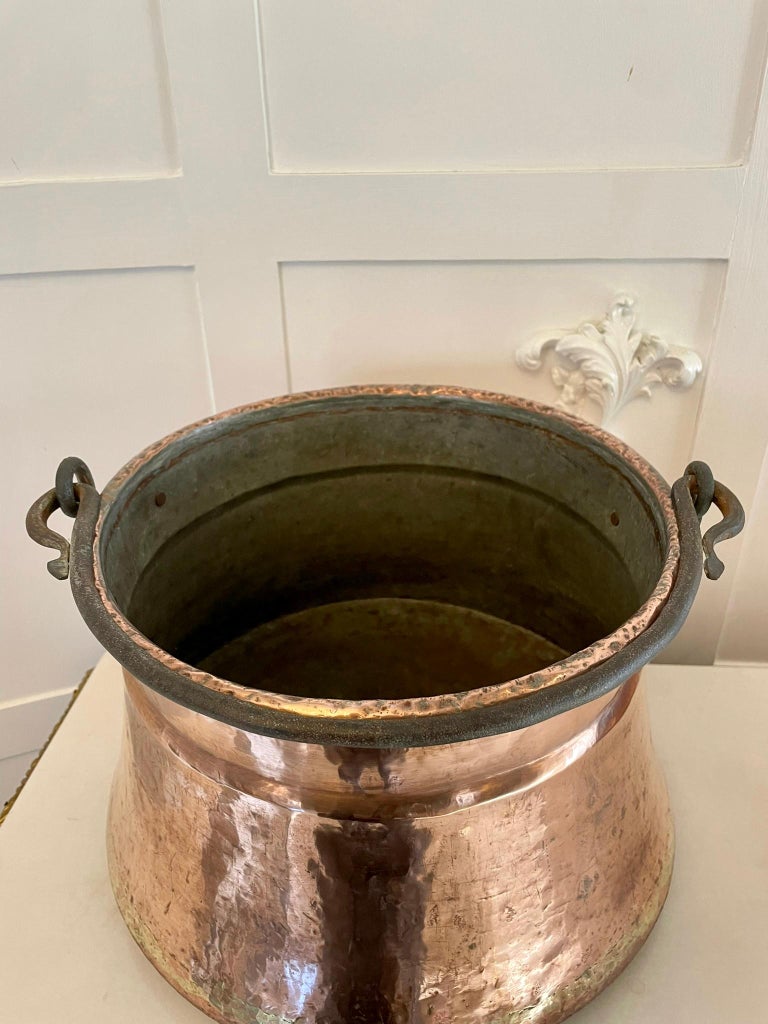 Large Antique George III Quality Copper Shaped Pot For Sale at 1stDibs