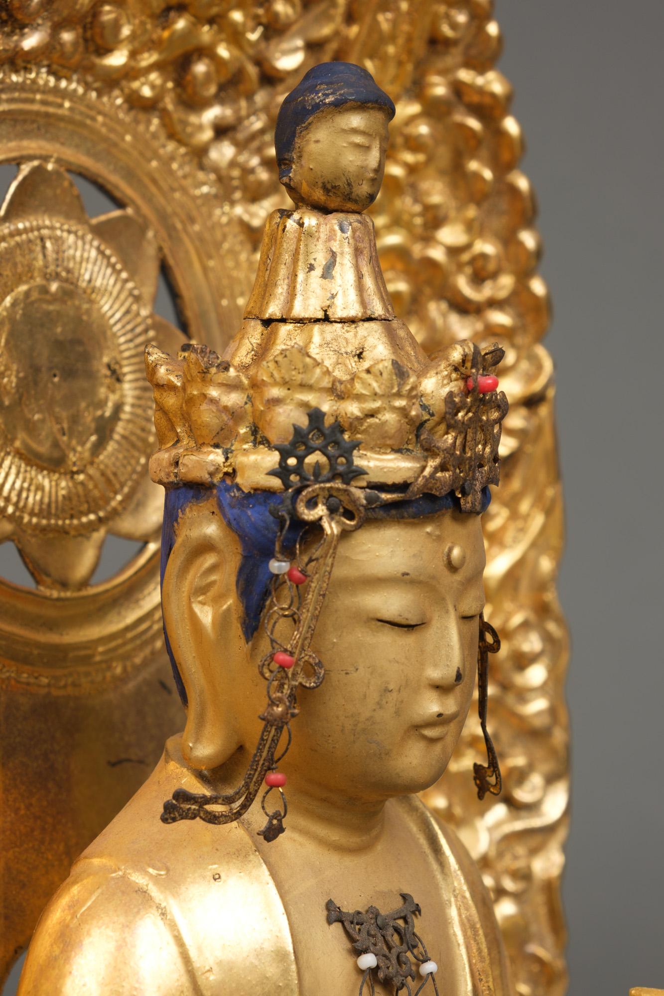 Japanese Large Gold Lacquer Bodhisattva Kannon 観音 Holding a Padma ...