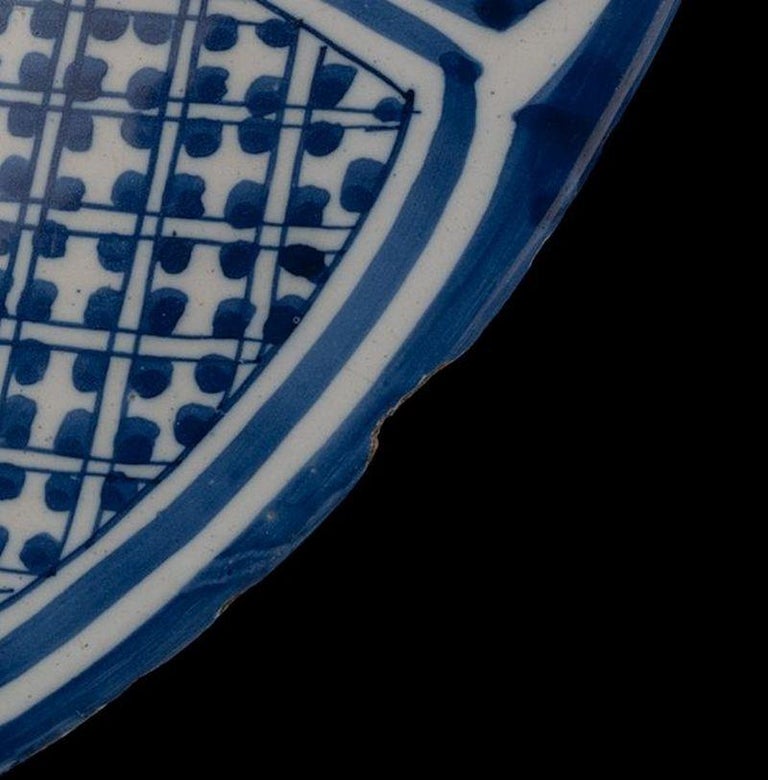 Large Blue and White Chinoiserie Dish Delft, 1650-1680 Chinese Figures ...