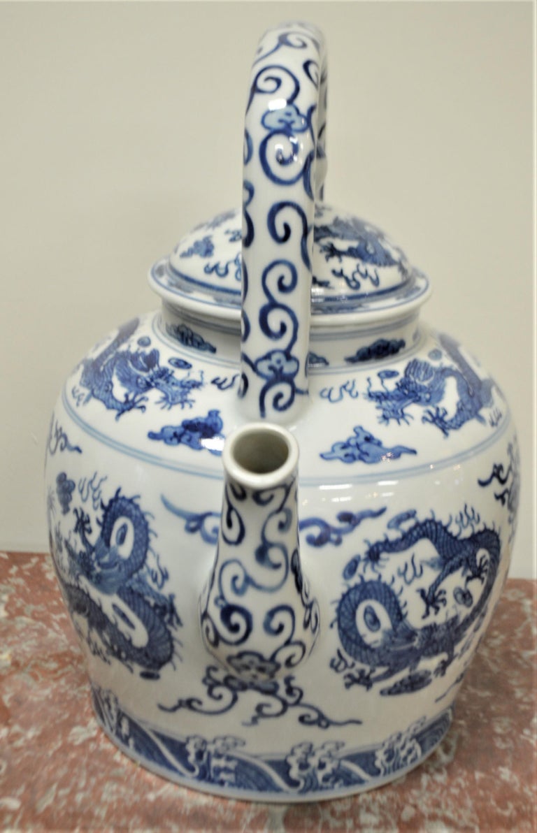 Large Blue and White Decorative Chinese Porcelain Tea Pot with Dragon ...