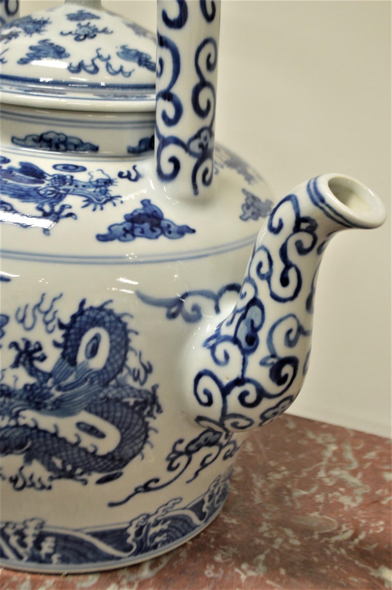 Large Blue and White Decorative Chinese Porcelain Tea Pot with Dragon ...